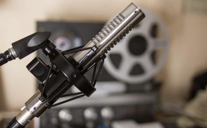 What is a Ribbon Microphone and How it Works – Bumblebee Pro